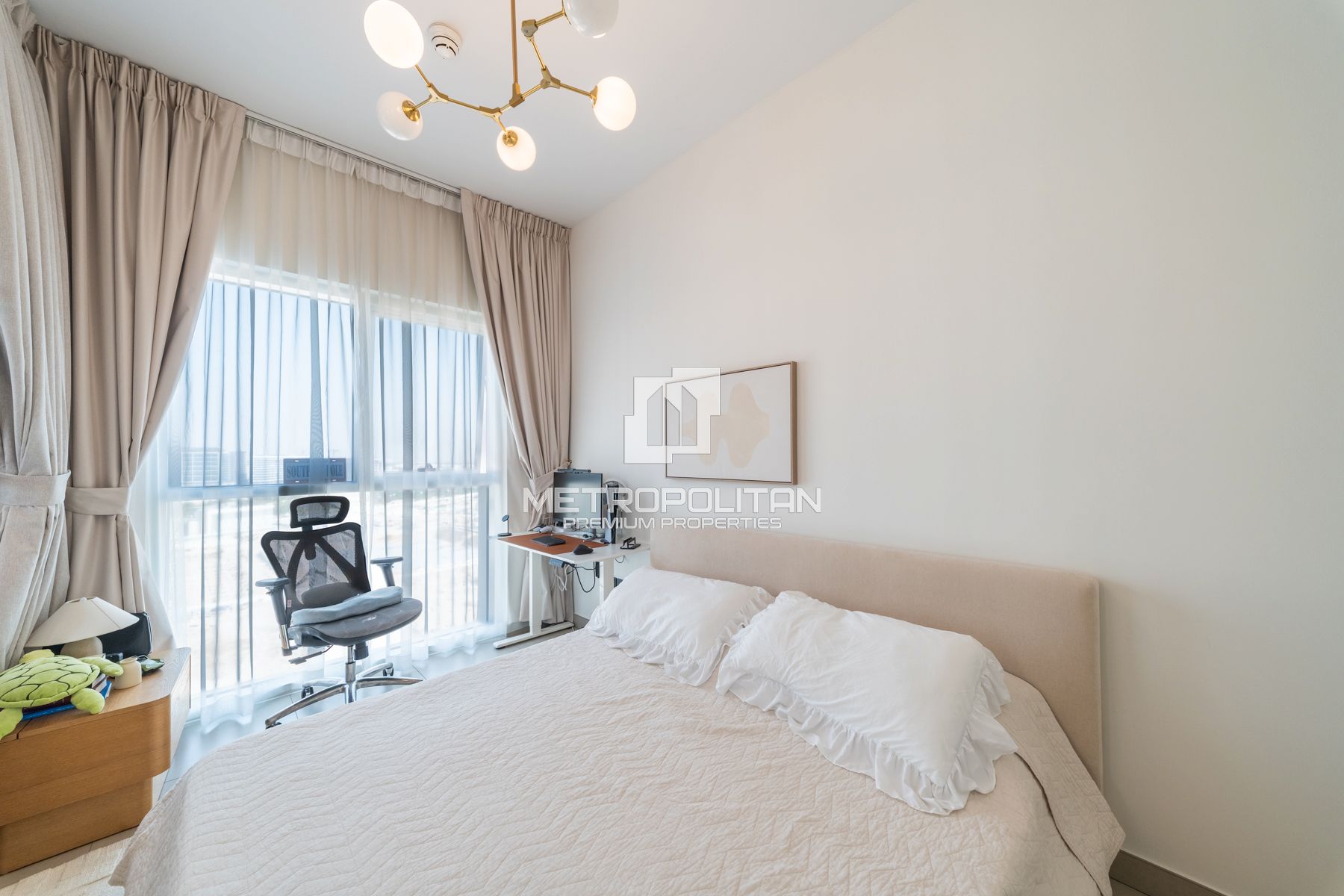 Reado to Move In | Corner Unit | Prime Location | Metropolitan Premium ...