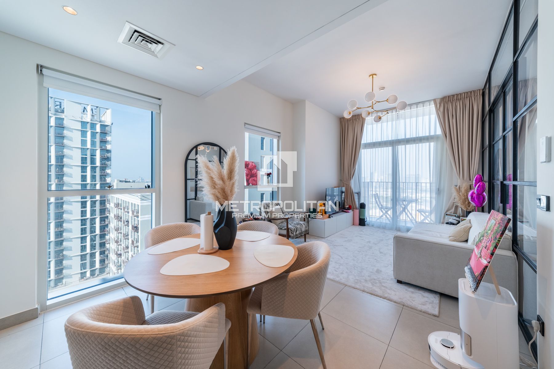 Reado to Move In | Corner Unit | Prime Location | Metropolitan Premium ...